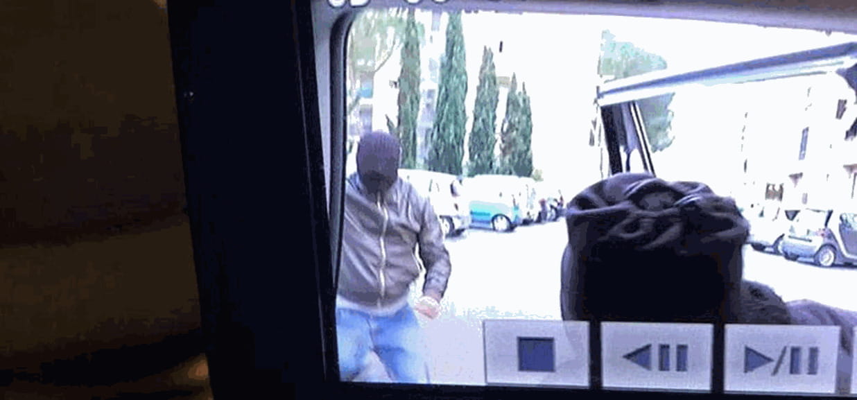 Aggressione a Brumotti e alla troupe di Striscia la Notizia, si indaga ...