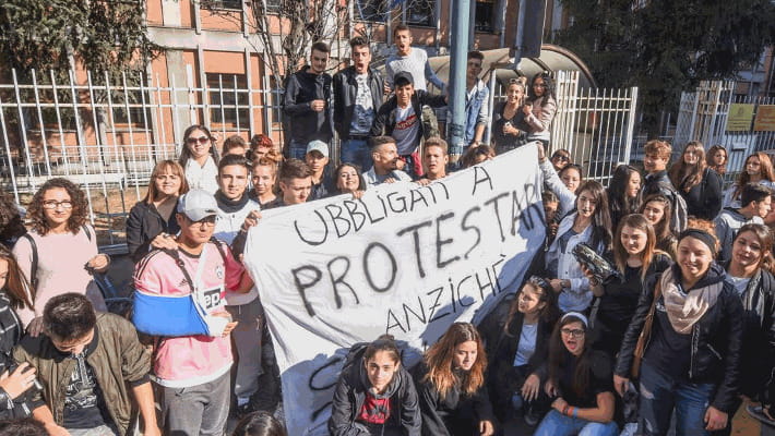 Il giudice ordina al preside di restituire alla classe - La Stampa