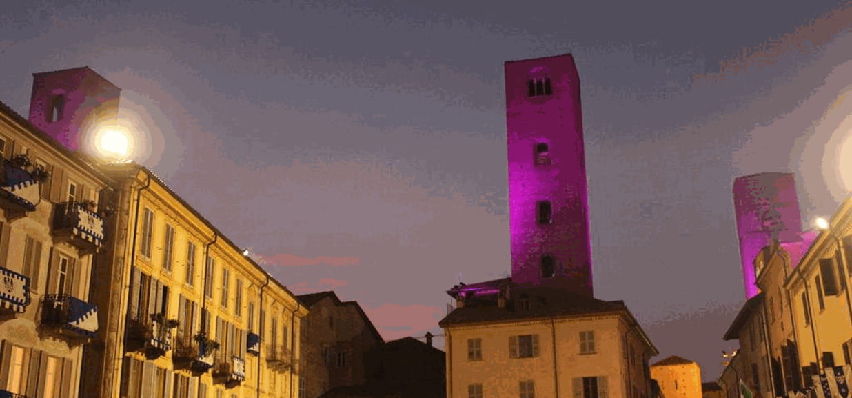 Le torri di Alba colorate da proiettori a Led - La Stampa