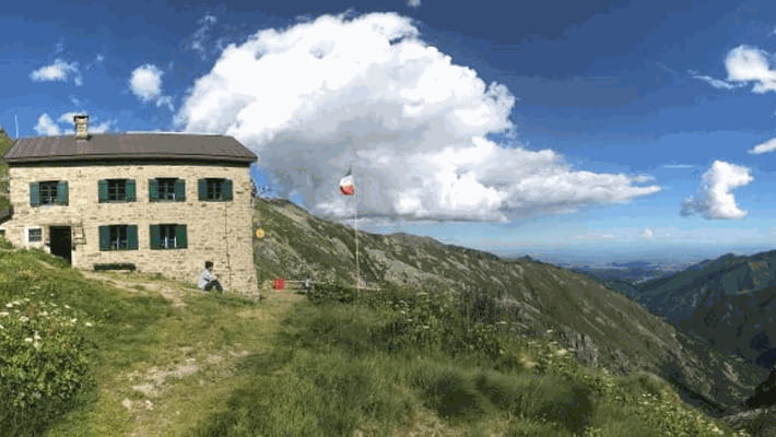 Il rifugio Rivetti del Cai ristruttura stanze e bagni - La Stampa