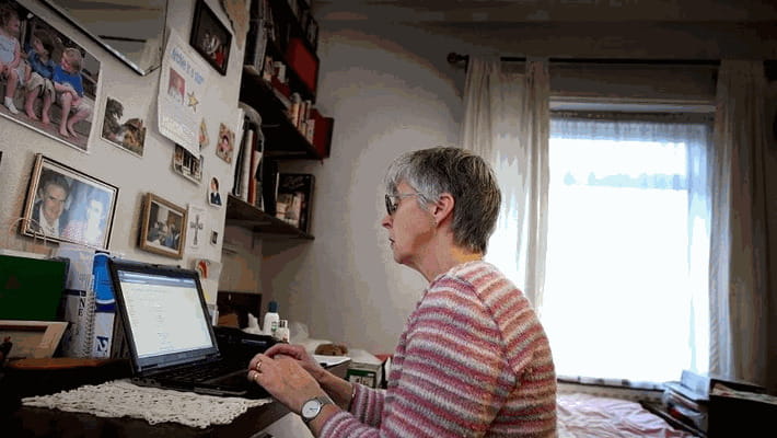 “Uno spazio per chattare e imparare” Ecco il social network per over 60 ...