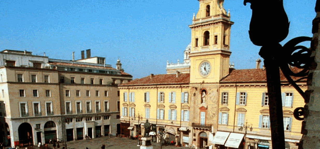 Parma, l’epurato Pizzarotti sogna la vendetta con il bis - La Stampa
