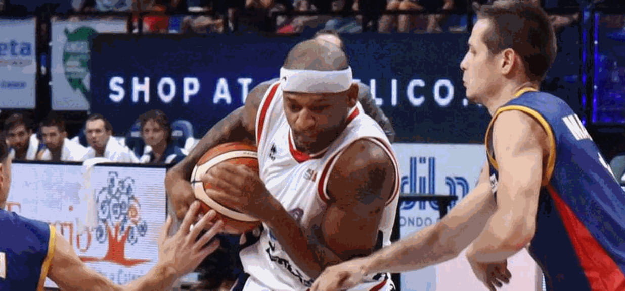 All’Angelico non basta un super Mike Hall - La Stampa