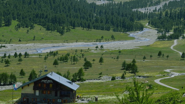 Rifugio Willy Jervis (1732 m): un angolo inconsueto in Valle Pellice ...