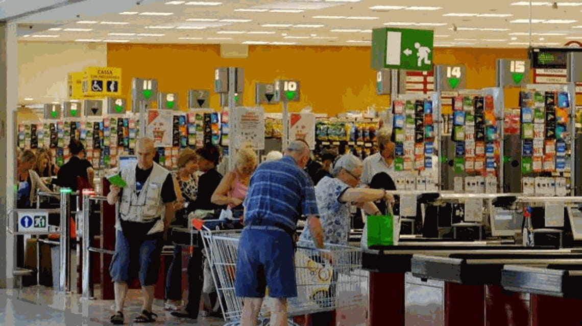 Casse in tilt all’Esselunga: code interminabili per fare la spesa - La ...