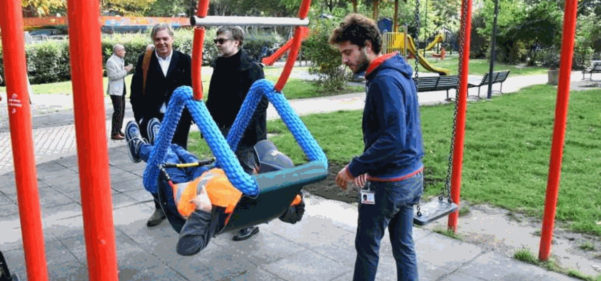 Con le altalene “magiche” il parco giochi diventa universale - La Stampa