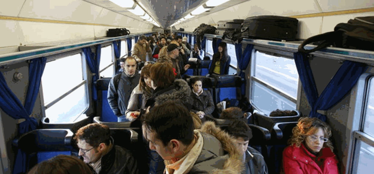 “Prigionieri sul treno fermo in aperta campagna” - La Stampa
