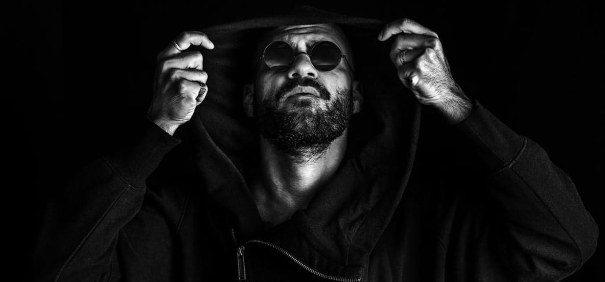 Il rap di En?gma oltre Machete si tinge di Indaco - La Stampa
