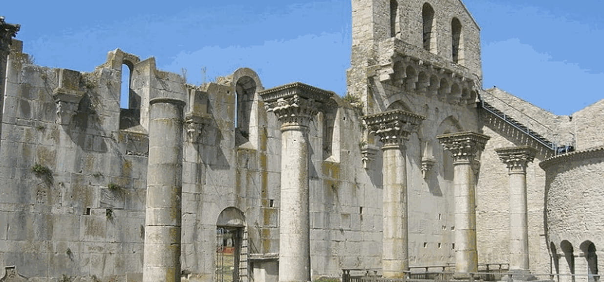 Basilicata: la chiesa Incompiuta della città di Quinto Orazio Flacco ...