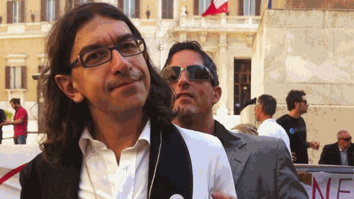 Malore in discoteca per il disturbatore tv Gabriele Paolini - La Stampa