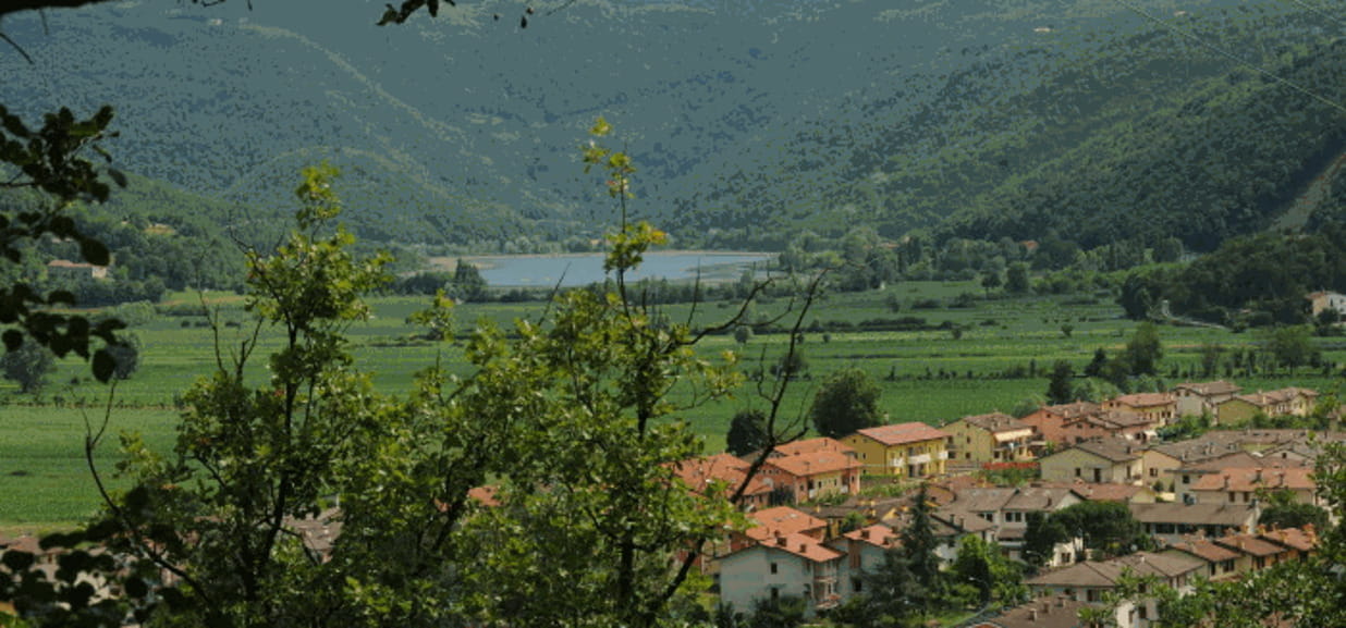 Arcugnano, passeggiata lungo lago - La Stampa