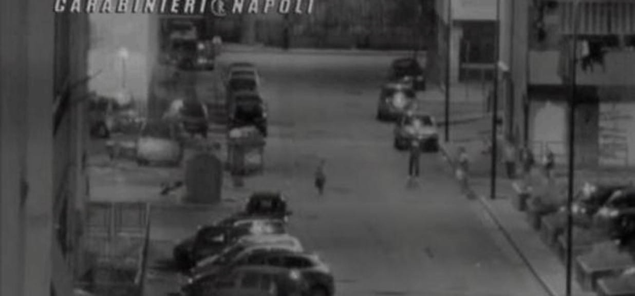 Napoli, un film che scorre indietro nel tempo - La Stampa