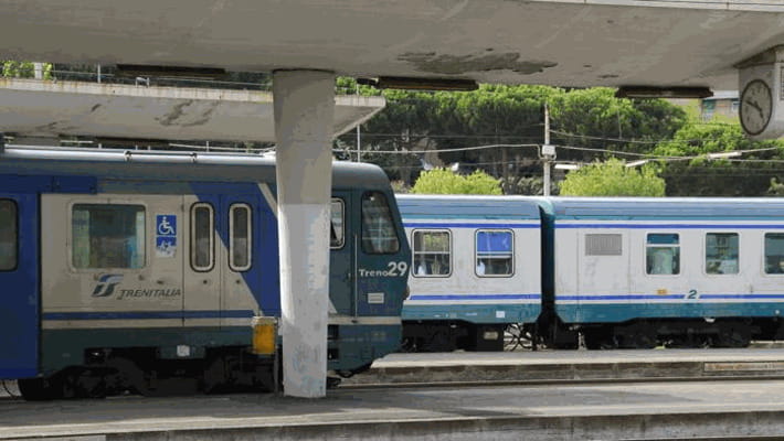 Treno fermo fra Savona e Varazze, 300 passeggeri bloccati - La Stampa