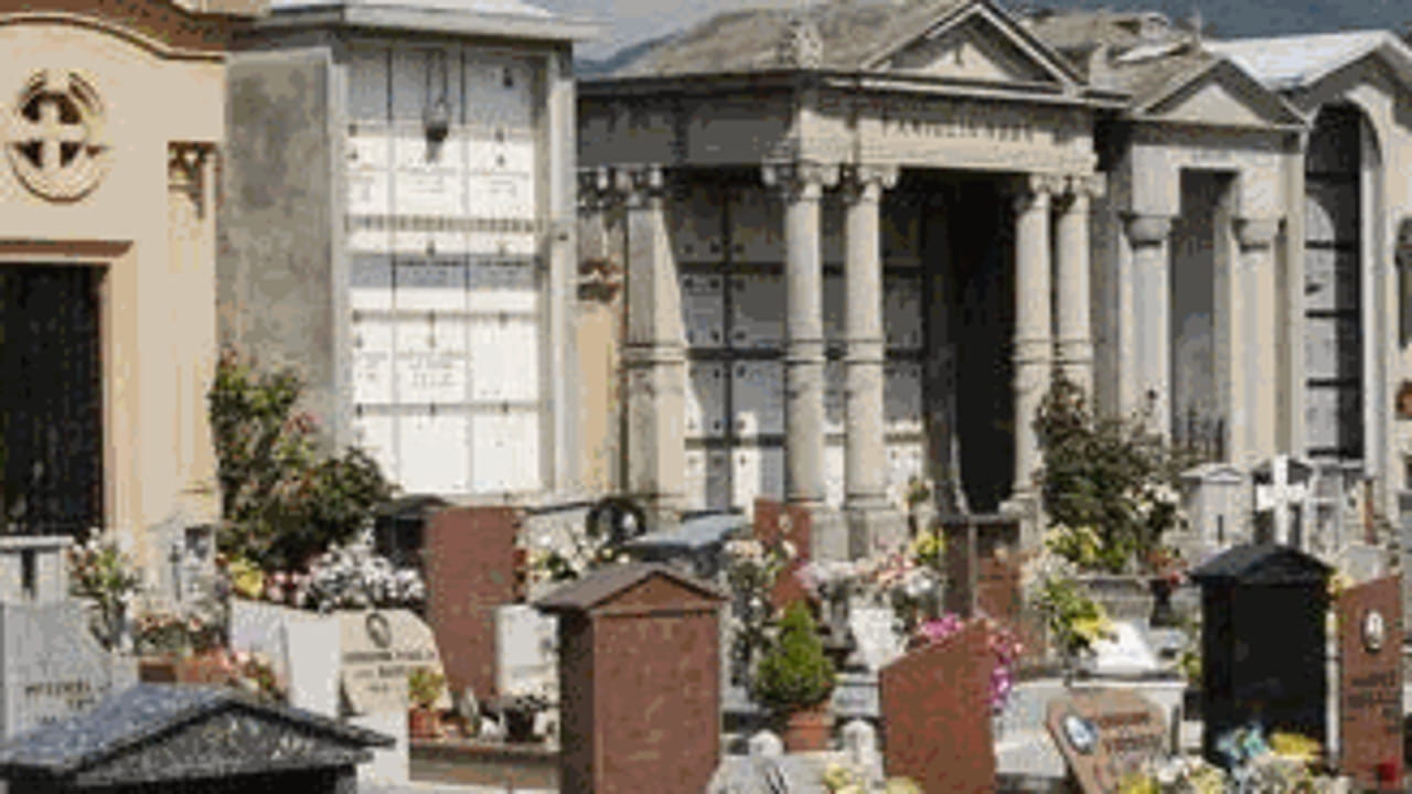 Nel cimitero di Cairo - La Stampa