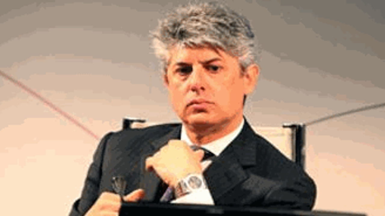 Marco Patuano: «Facebook e Twitter facilitati rispetto a Telecom» - La ...