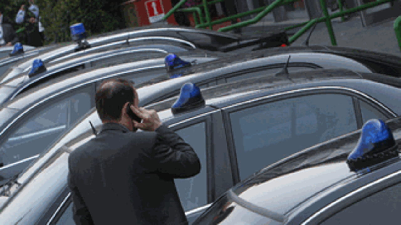 Il caso delle auto blu scuote la politicaIl governo: "Nel 2012 nessun ...