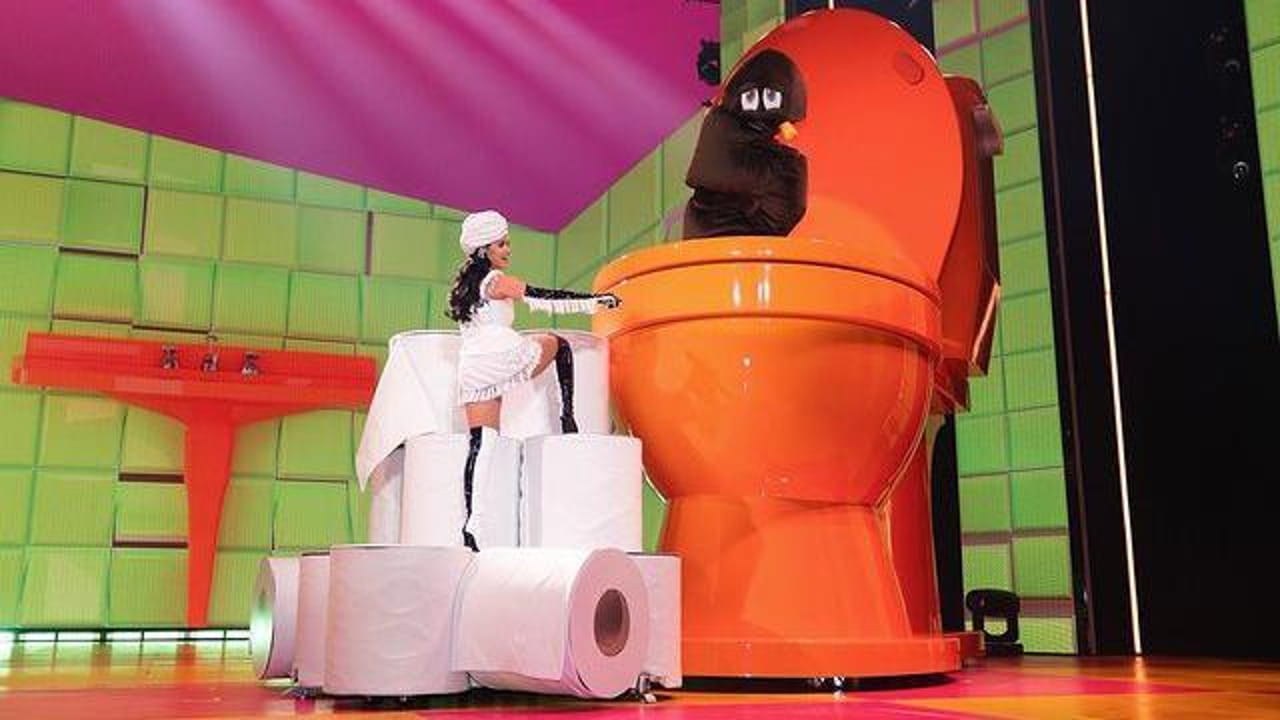 Katy Perry inizia l'anno nel modo più eccentrico, nel suo concerto c'è ...