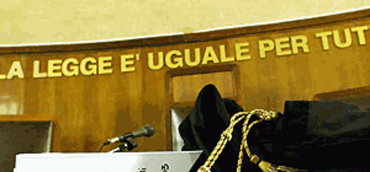 Otto anni per scrivere la sentenza: giudice rimosso dalla magistratura ...