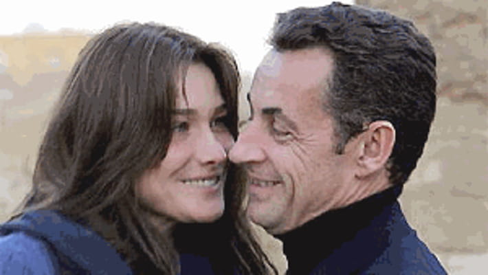 "Carla Bruni lasciò Torino per Parigi per paura dei rapimenti" - La Stampa