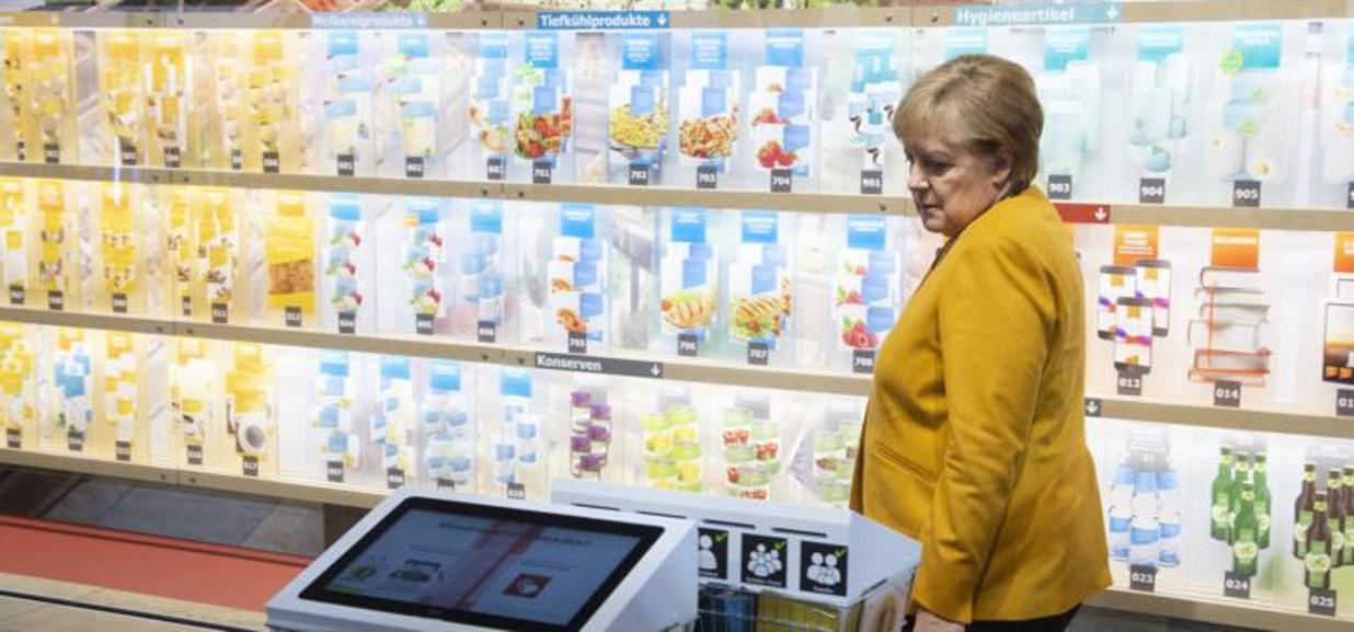 Berlino: la signora Merkel derubata del portafogli al supermarket - La ...