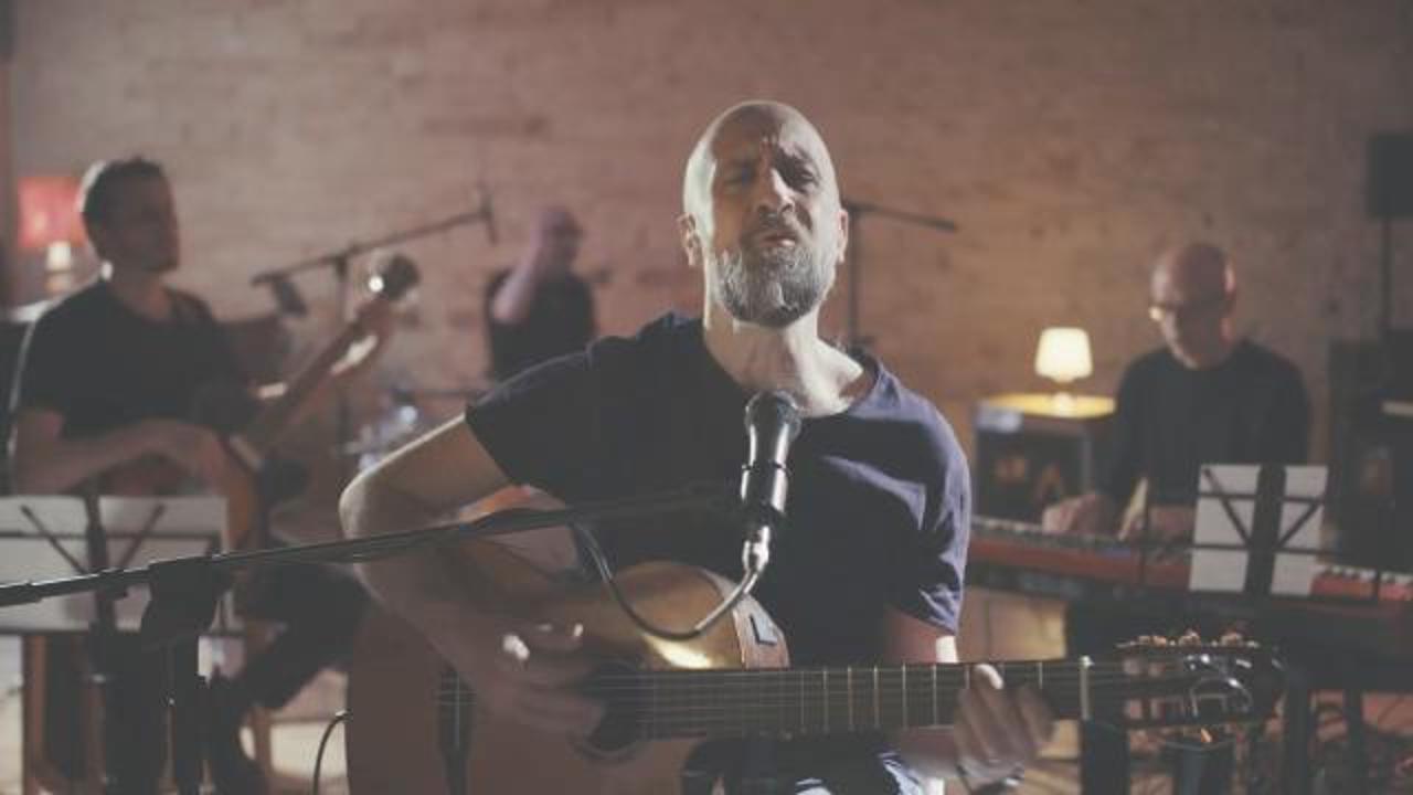 Joe Barbieri esce con 'Retrospettiva Futura', l'anteprima del primo ...