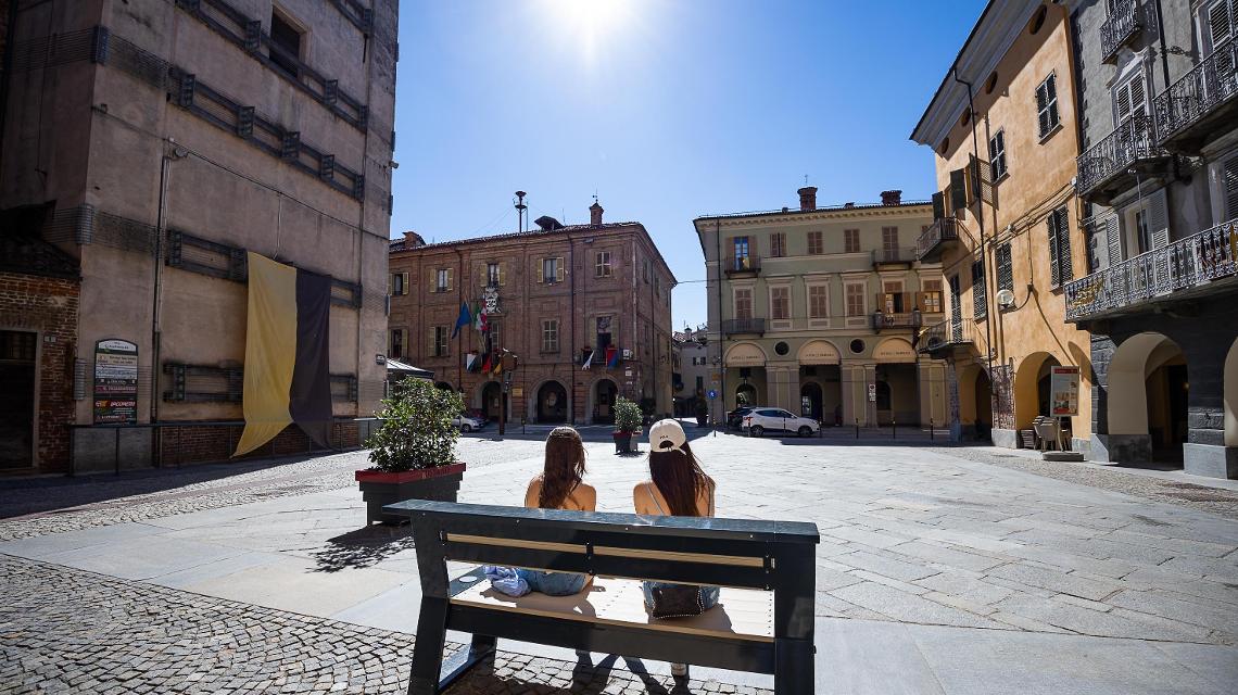 Le panchine intelligenti che “raccontano” servizi e bellezze delle ...