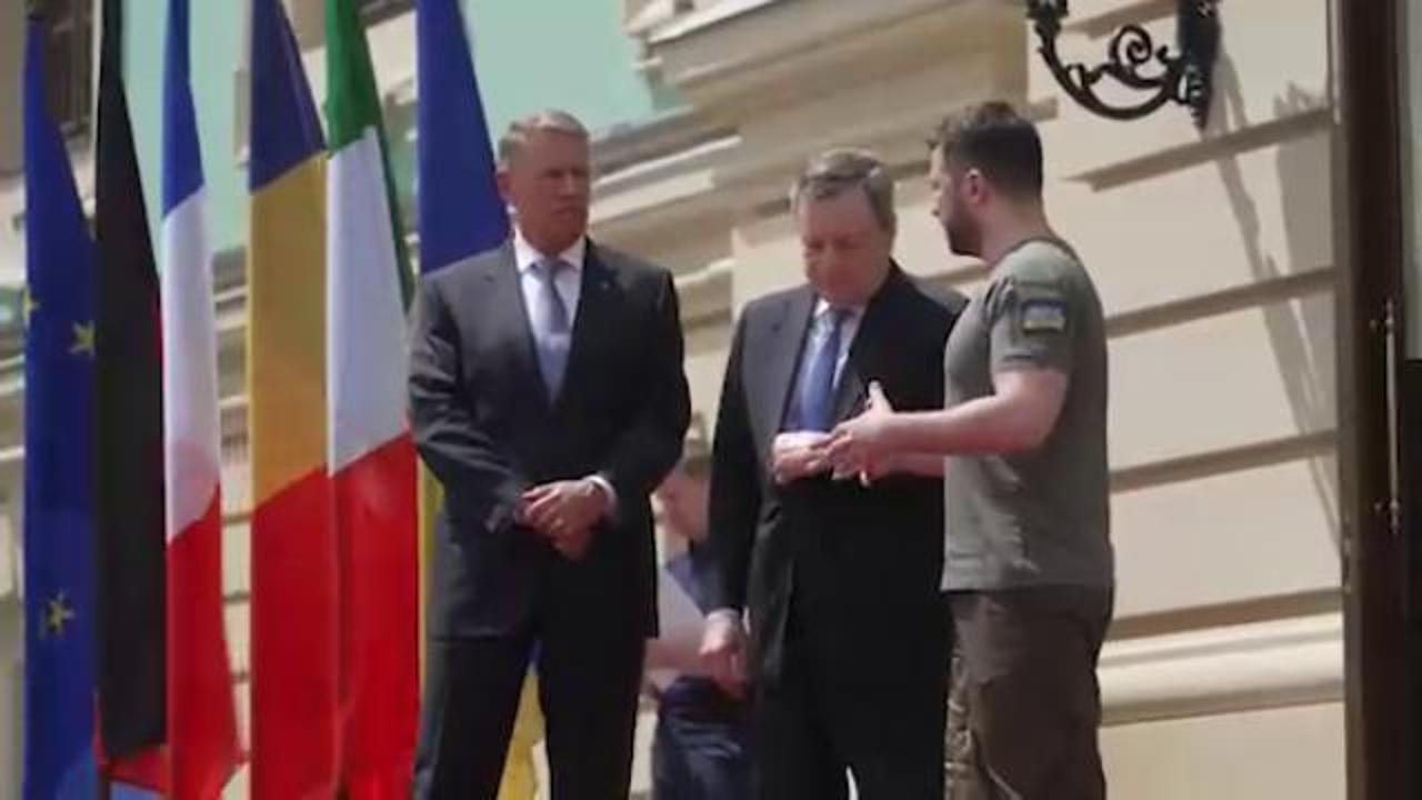 A Kiev Zelensky accoglie Draghi, Macron e Sholtz: lo storico incontro ...