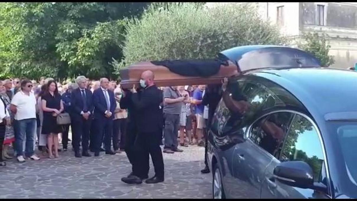 Funerali di Niccolò Ghedini: Casellati, Tajani e Marina Berlusconi per ...
