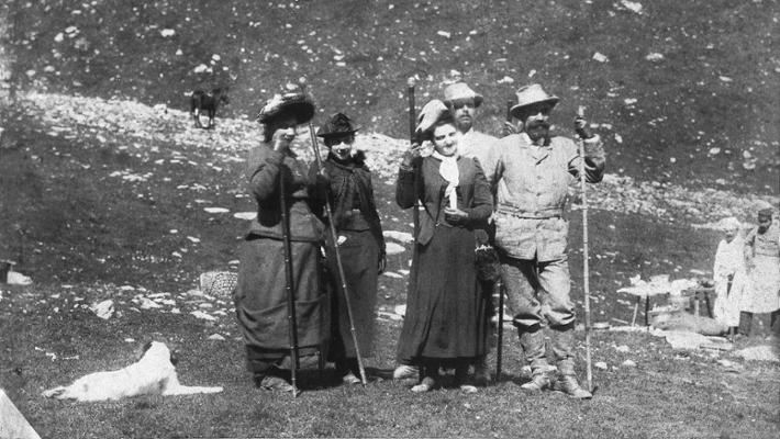 L’occhio della cronista di razza sulle vacanze valdostane della regina ...