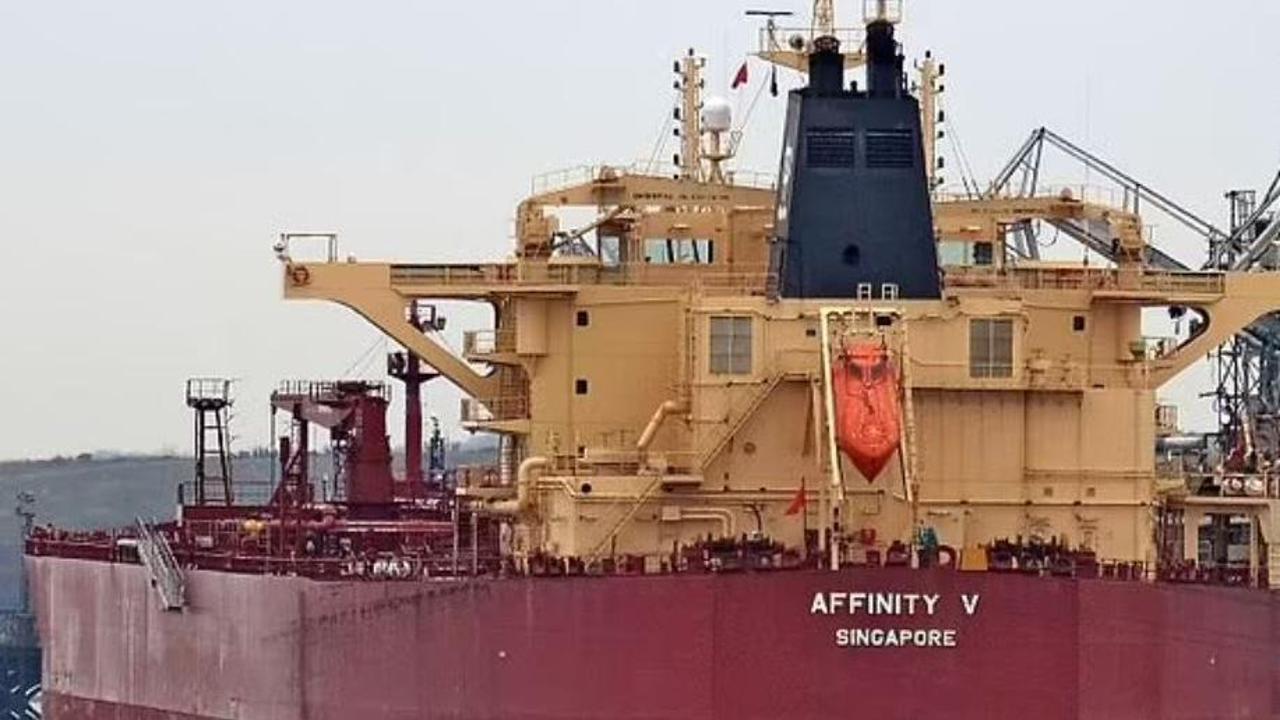 Petroliera blocca il Canale di Suez: ripristinato il traffico - La Stampa