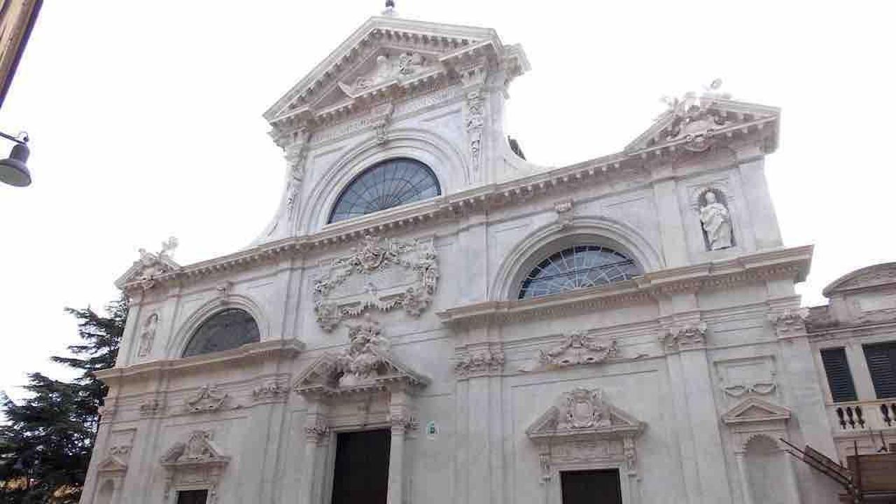 Savona, torna a “splendere” la facciata della cattedrale - La Stampa
