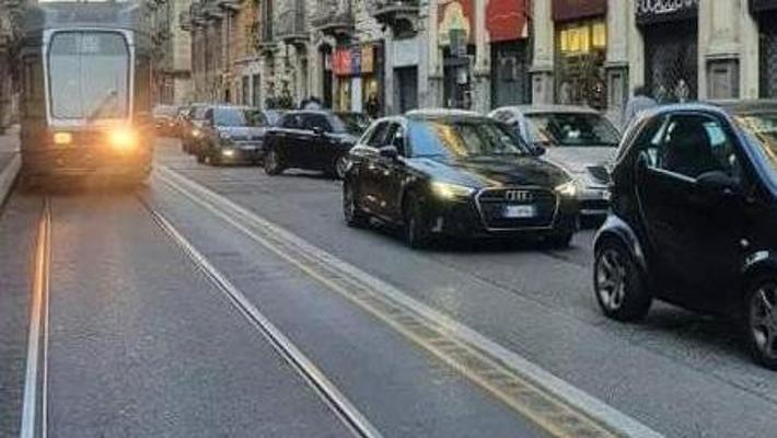 Insuccesso della rivoluzione del traffico: via Vanchiglia a Torino ...