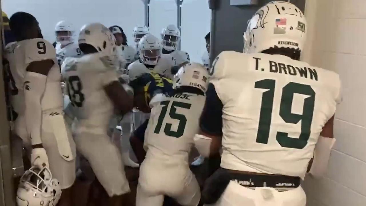 Rissa folle nel football americano: in venti aggrediscono un avversario ...