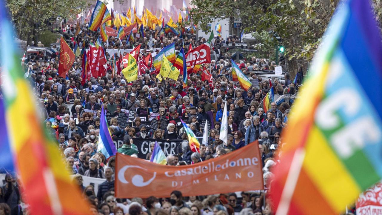 Il popolo della pace in marcia - La Stampa
