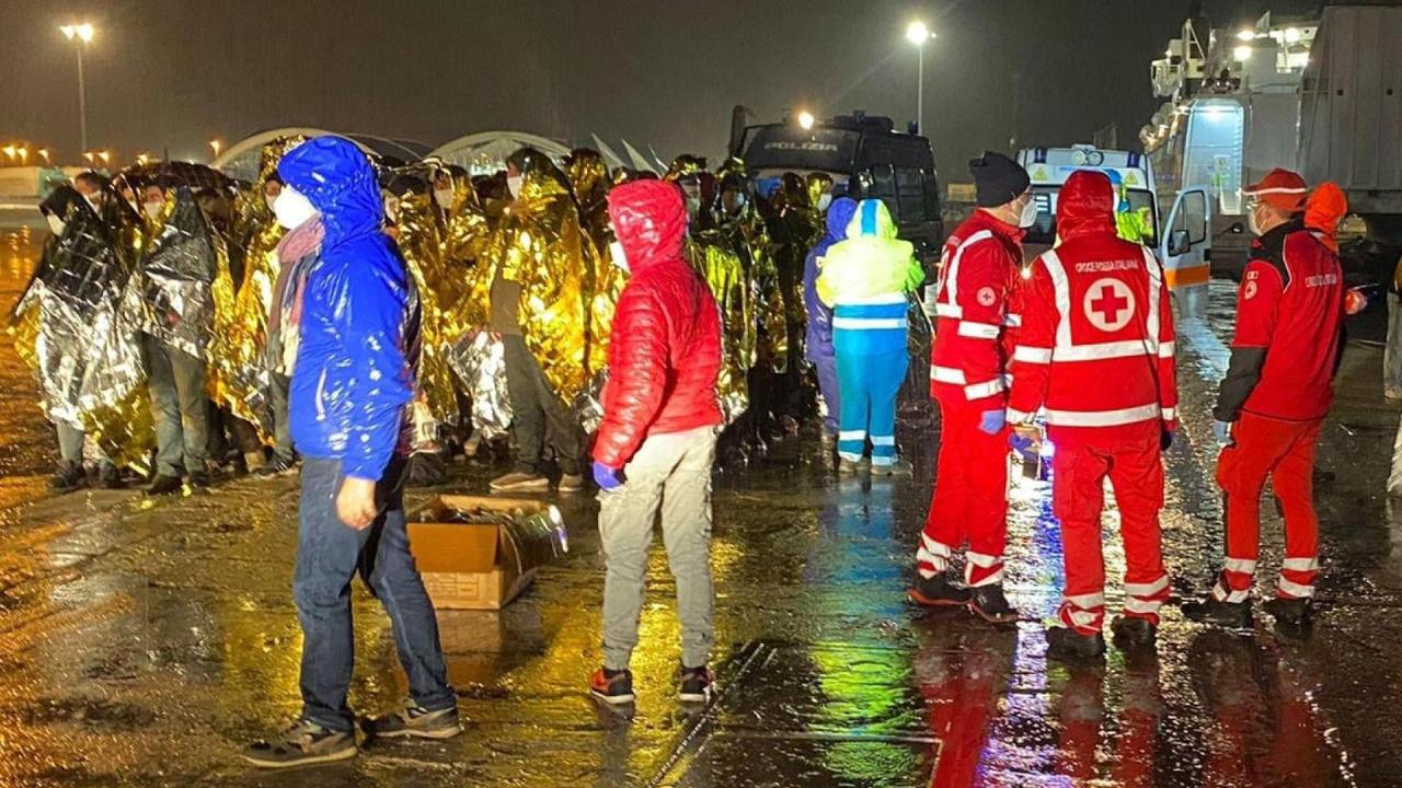 Parigi: “Meloni grande perdente, non prenderemo 3.000 migranti dall ...