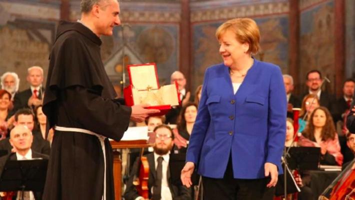 Assisi, ad Angela Merkel la “Lampada” di San Francesco: la pace è ...