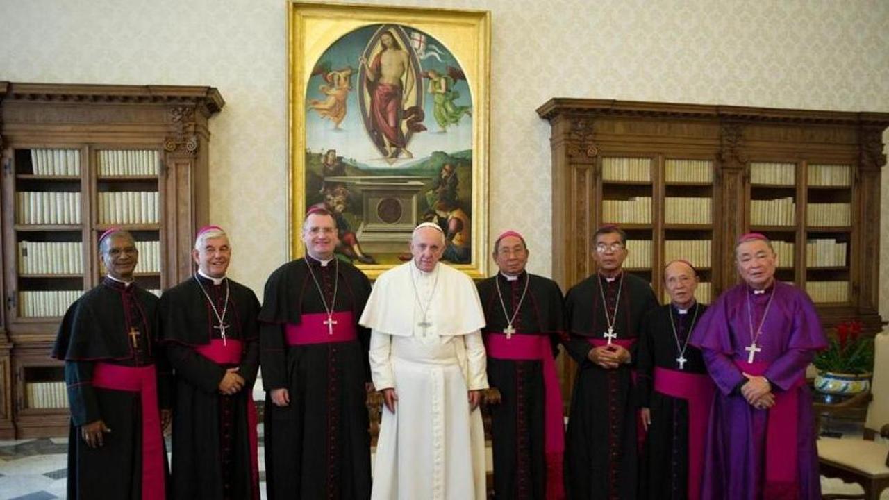 Los obispos que van a buscar cristianos en la jungla de Laos - La Stampa