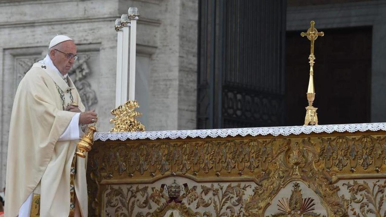 Corpus Christi, the Pope: “breaking” one’s life for the poor - La Stampa