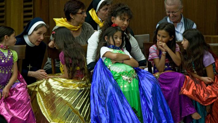 Due rom diventano cristiane. Samira e Jessica ponti tra culture - La Stampa