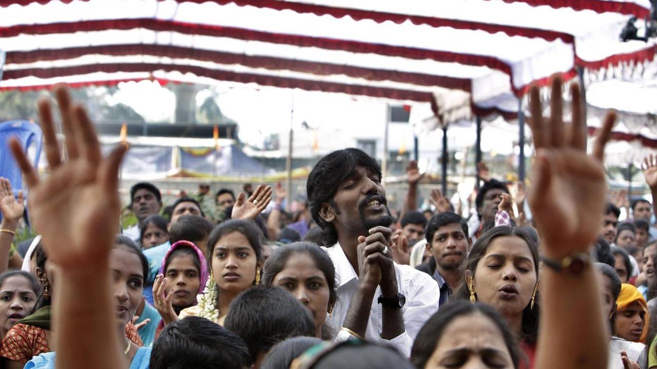 India, migliaia fedeli ai funerali di padre Thomas - La Stampa