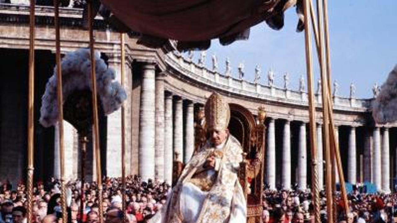 The Pope: “The gestatorial chair? No, thanks” - La Stampa