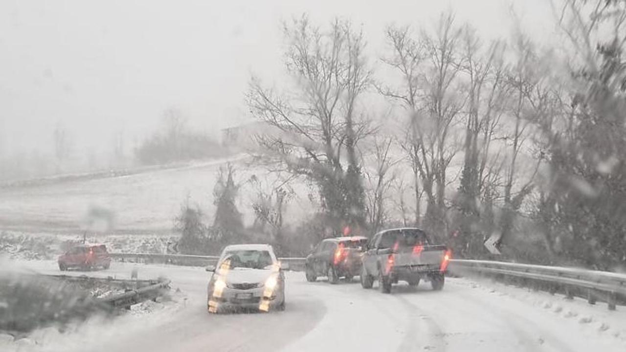 Maltempo in Liguria, dieci centimetri di neve in Val Bormida - La Stampa
