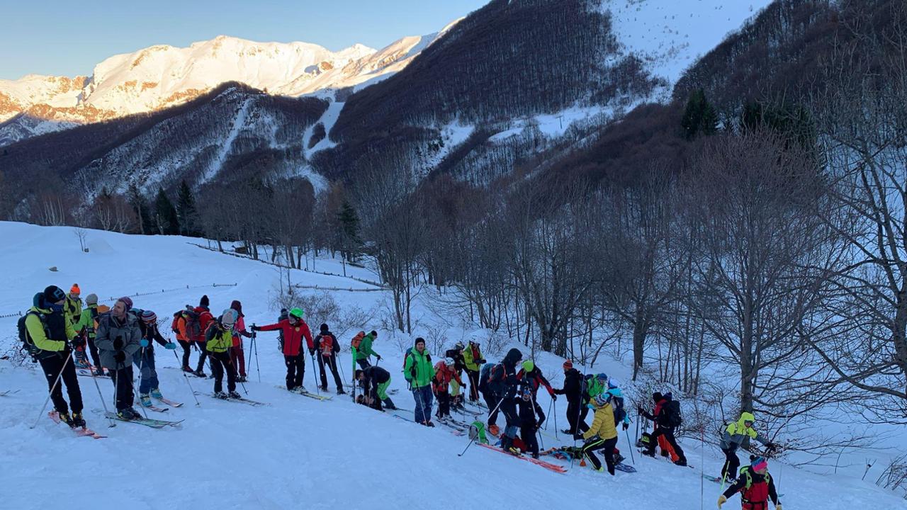 A lezione di Artva, pala e sonda per essere sicuri sulla neve - La Stampa