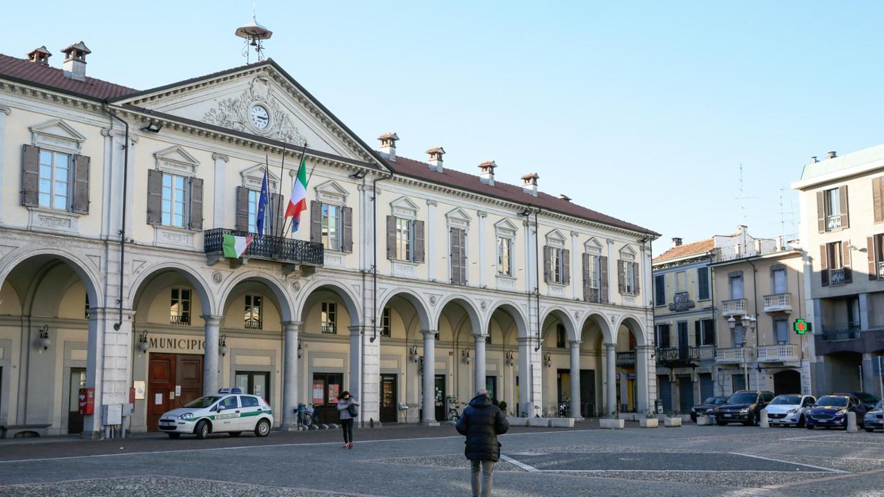 La Guardia di finanza multa di cento euro il Comune di Trecate - La Stampa