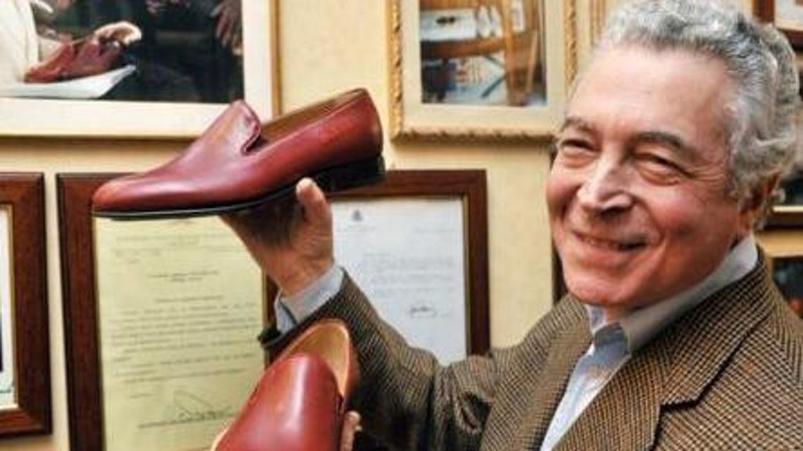 Vaticano, il calzolaio dei papi: “Prego per Ratzinger, uomo colto ed ...