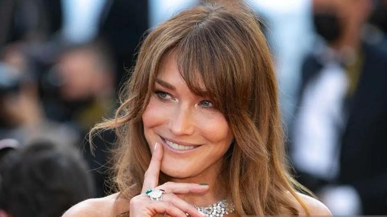 Carla Bruni a Sanremo stasera: "Ho digiunato per entrare nel vestito di ...