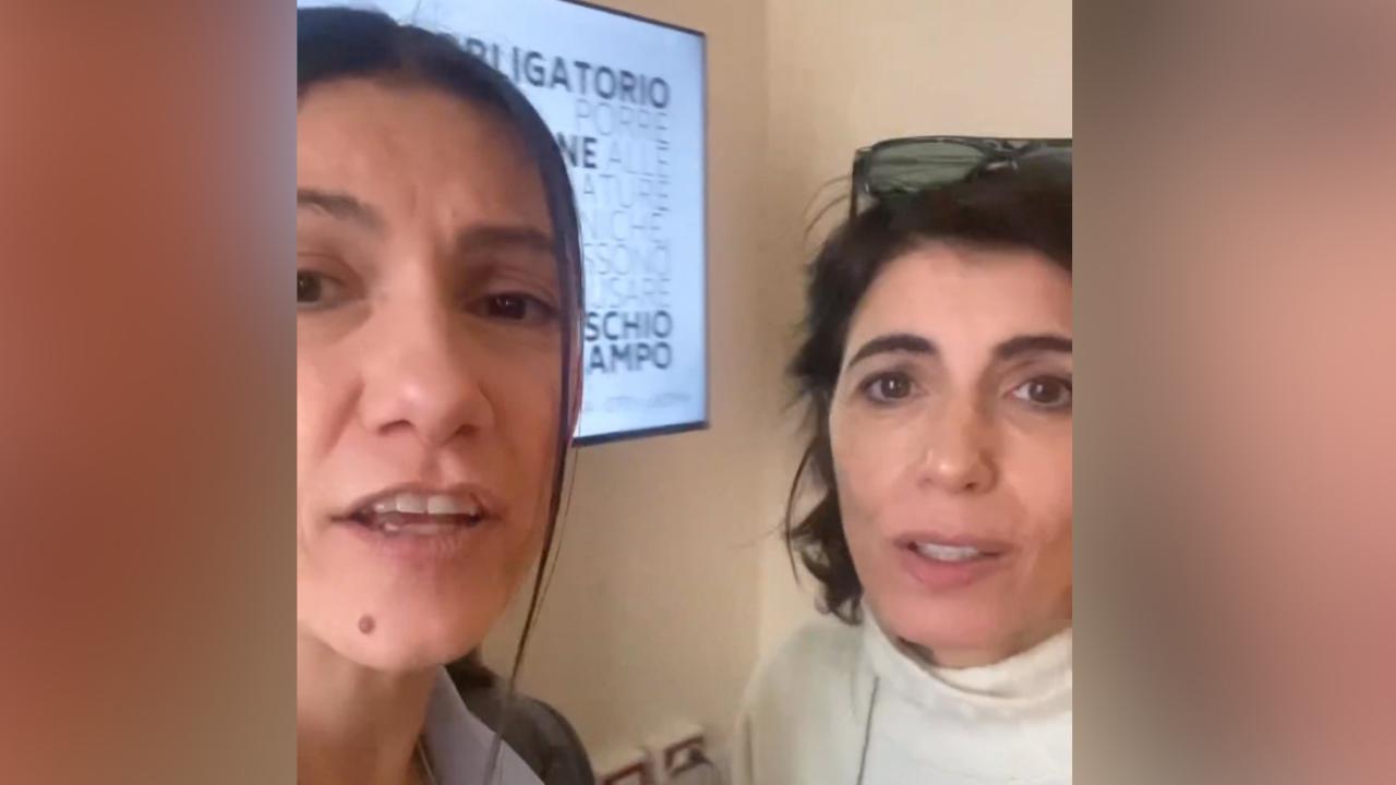 Giorgia E Elisa Nei Camerini Dellariston Cantano Le Misure Di 2528