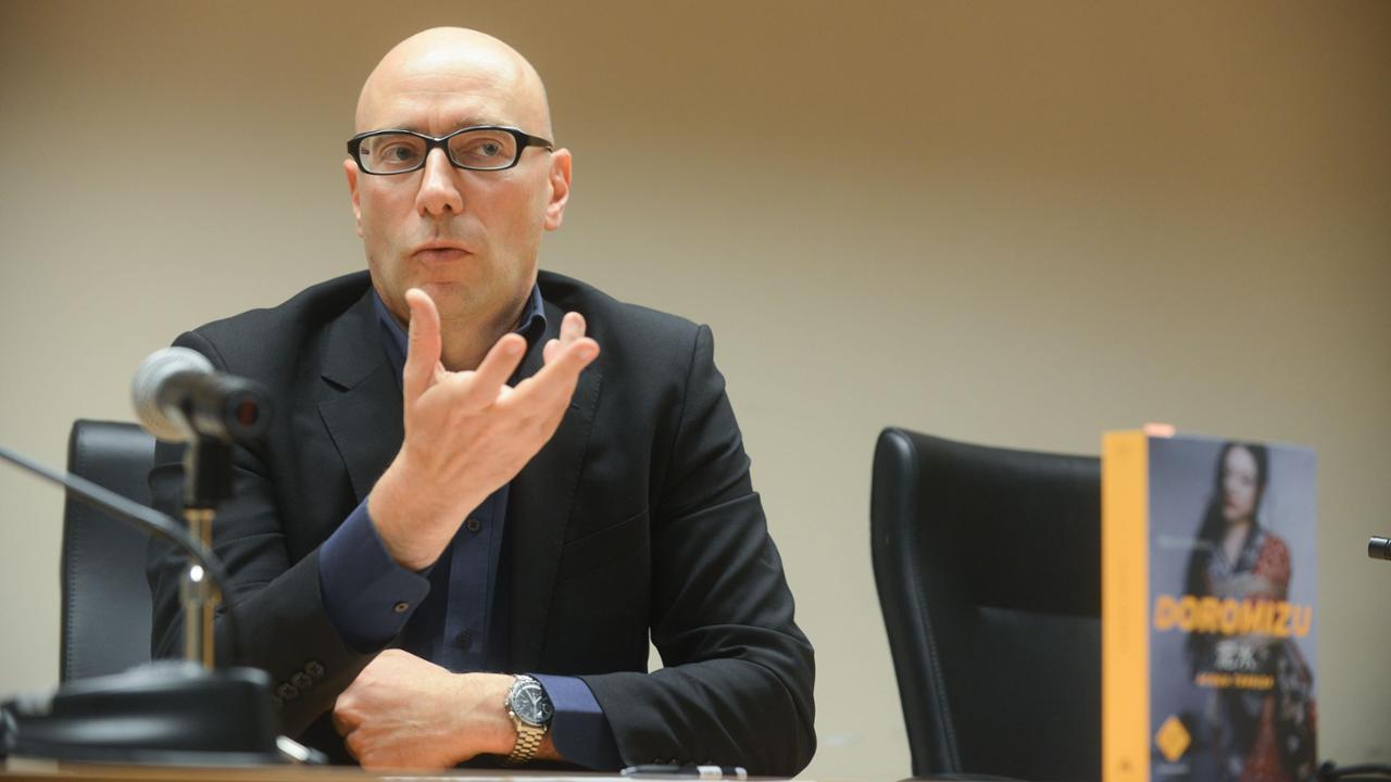 Mario Vattani, chi è il fascio-rock ambasciatore a Singapore per l’Expo ...