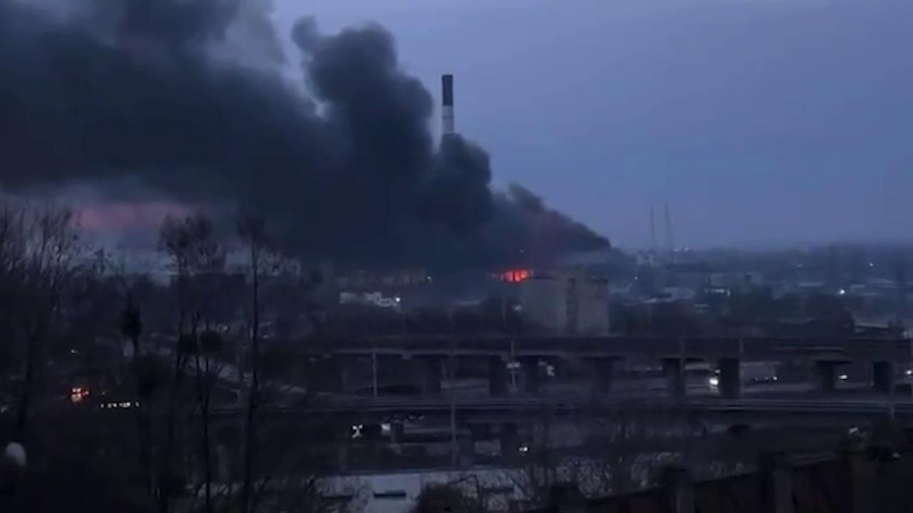 Le bombe russe nella notte a Kiev nei distretti Goloseevsky e ...
