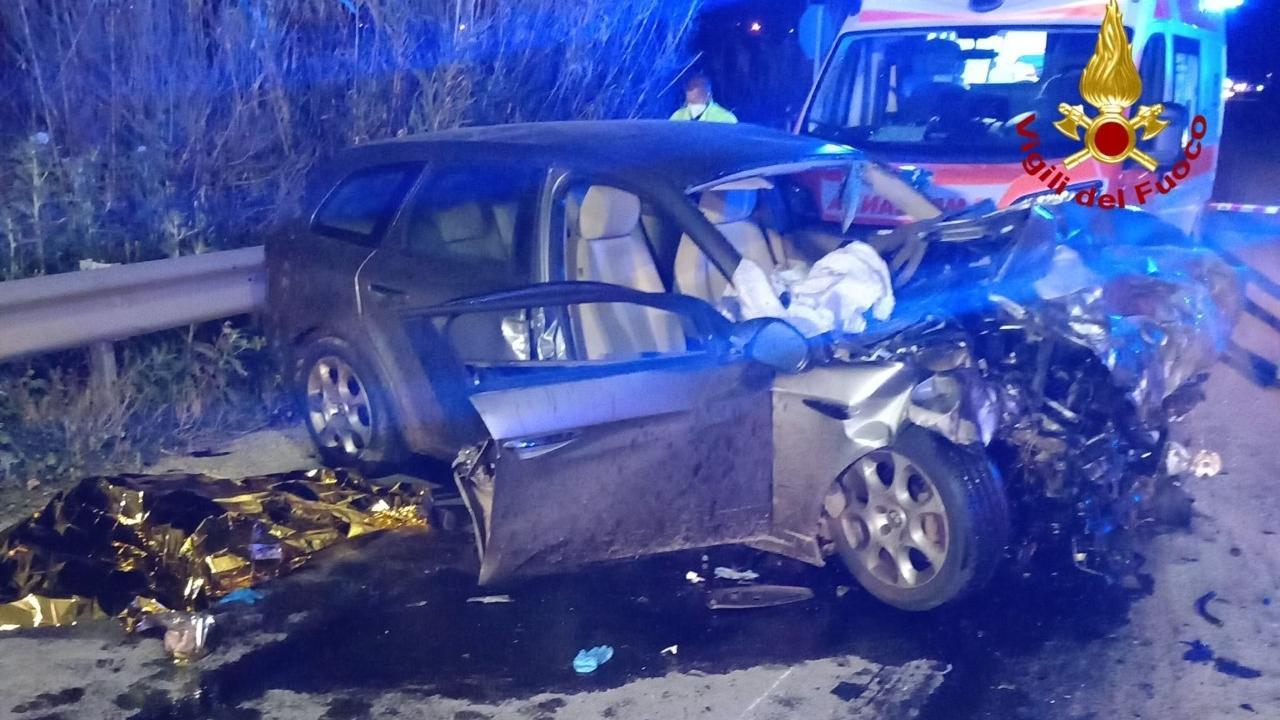 Incidente stradale nel Trapanese, 6 morti nel frontale tra due auto ...